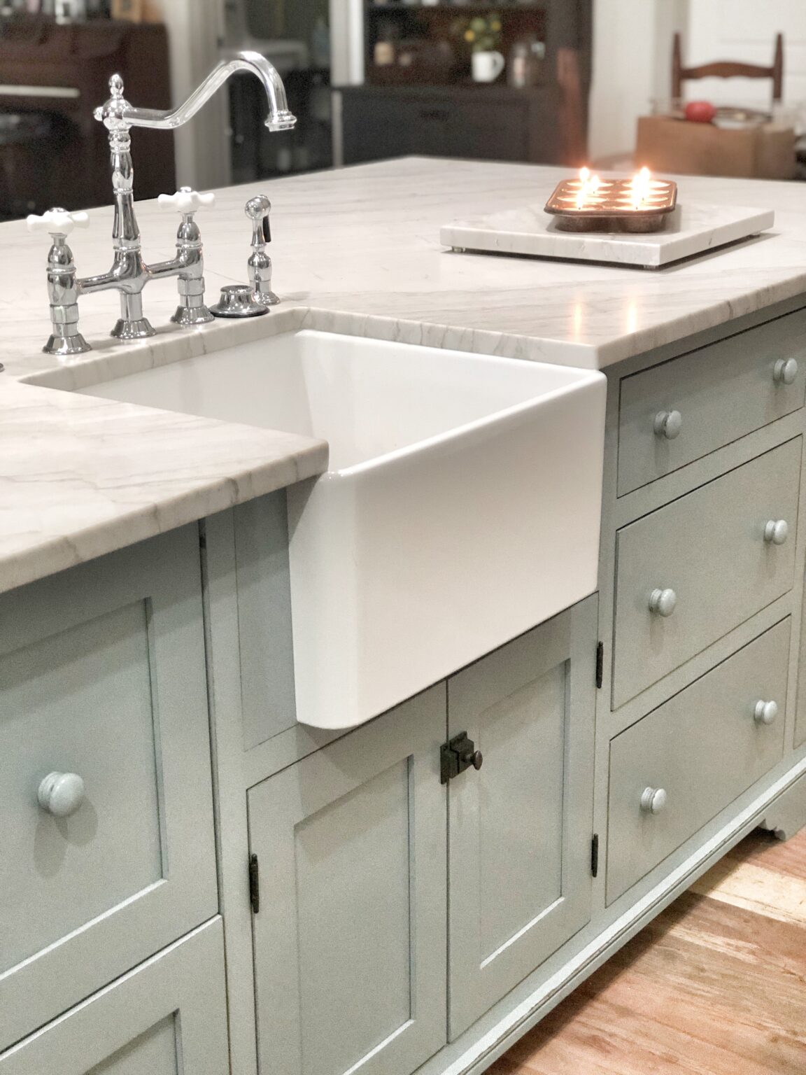 A Farmhouse Sink in a Small Bathroom - littlehousesimpleliving.com