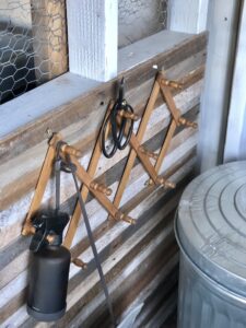 How To Build A Chicken Coop - littlehousesimpleliving.com