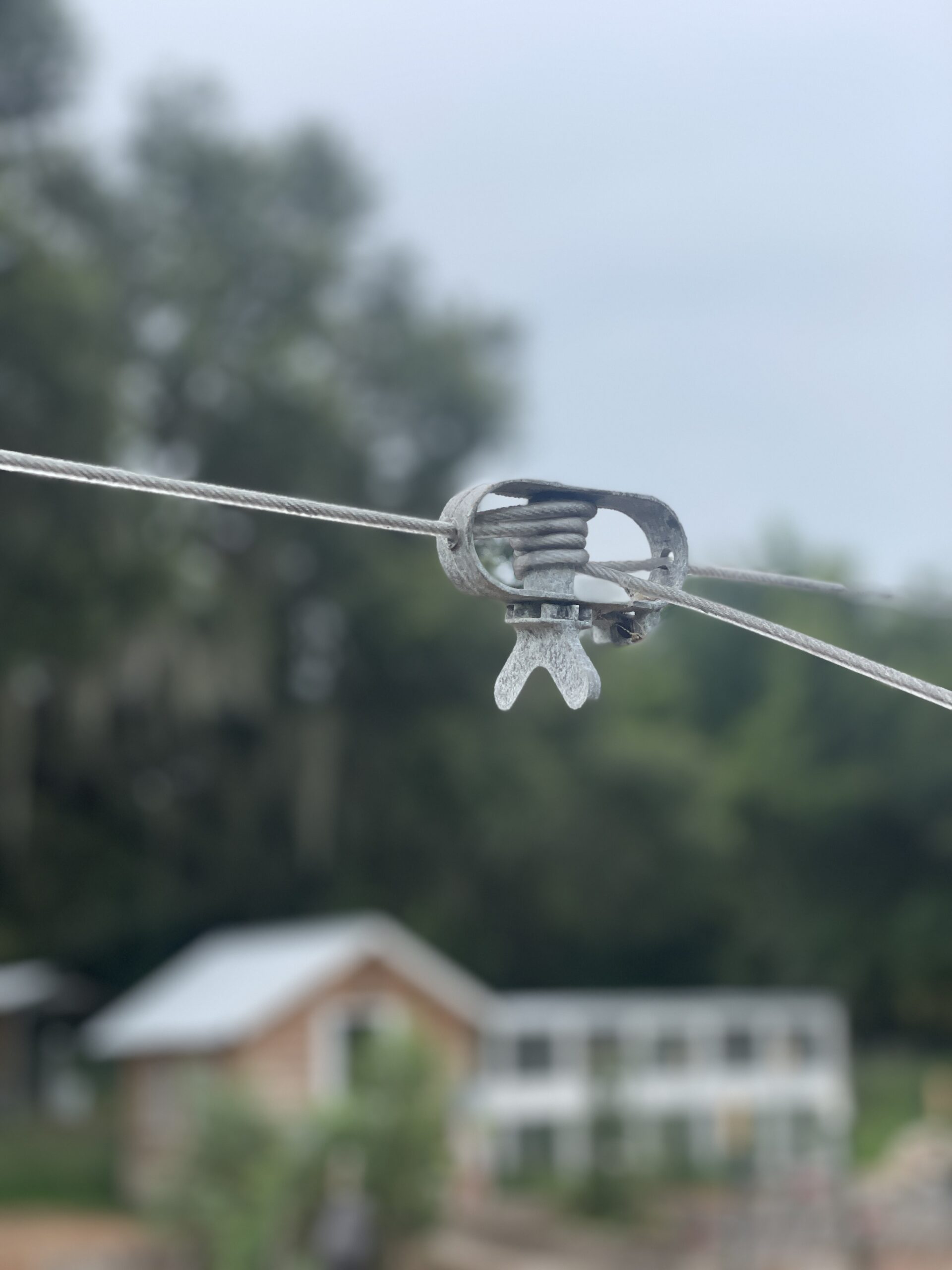 DIY Old-Fashioned Pulley Clothesline - littlehousesimpleliving.com