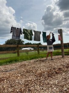 DIY Old-Fashioned Pulley Clothesline - littlehousesimpleliving.com