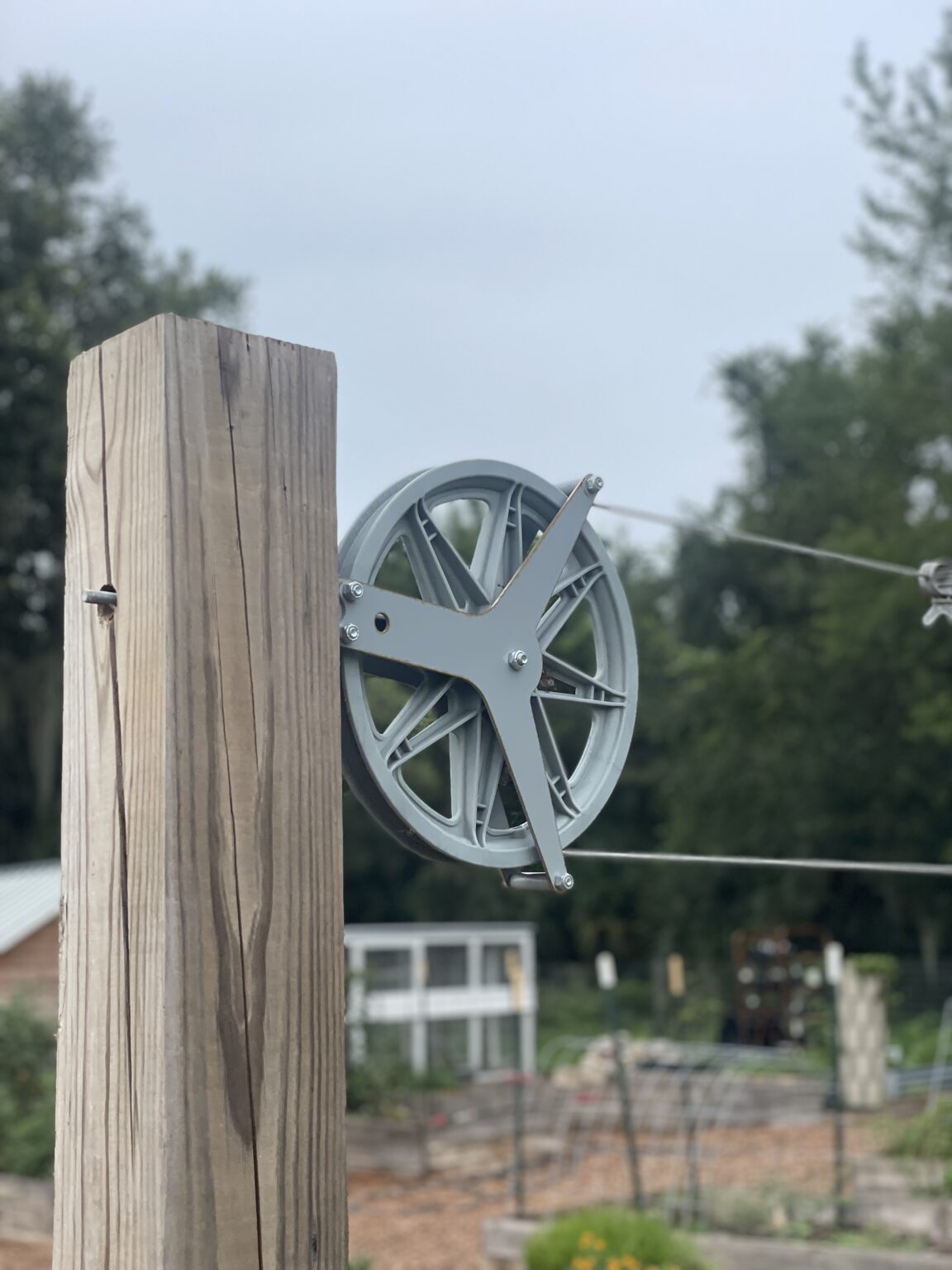 DIY Old-Fashioned Pulley Clothesline - littlehousesimpleliving.com