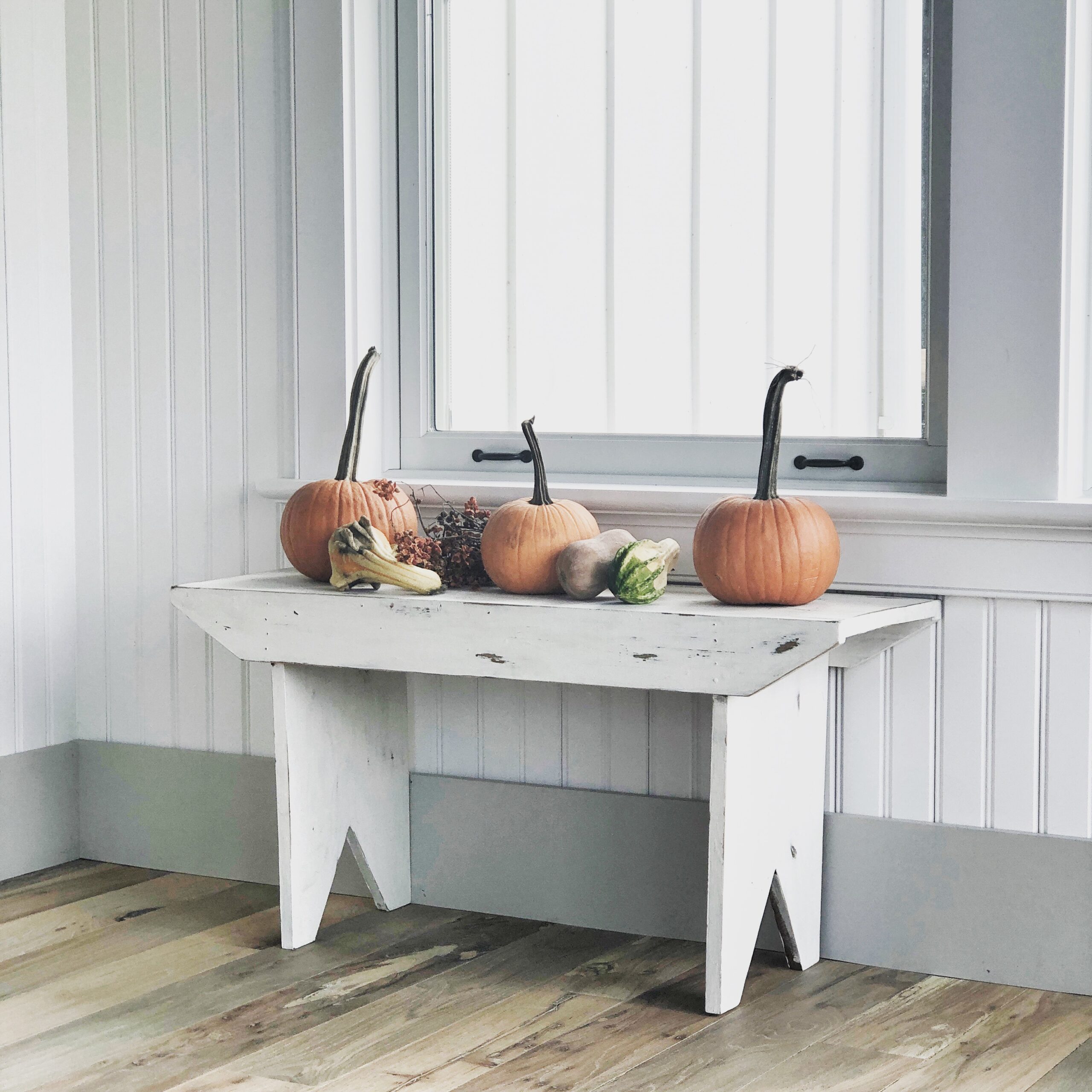 Cozy Cottage Fall Decor - littlehousesimpleliving.com