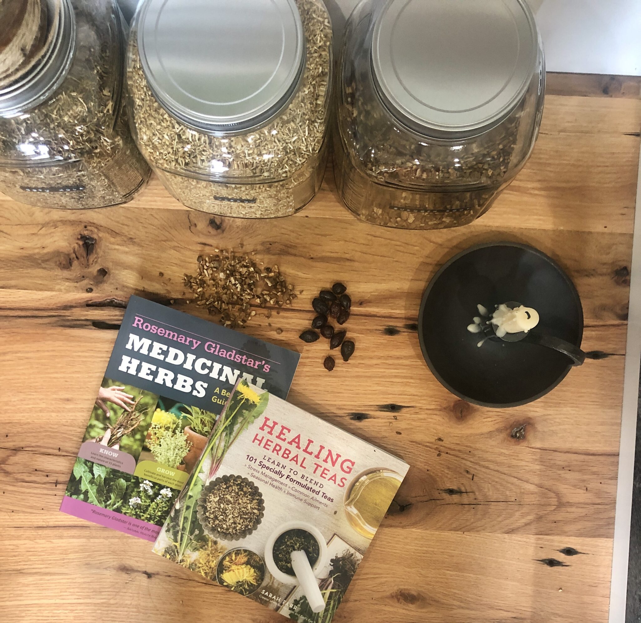 How To Use Medicinal Herbs For Health - littlehousesimpleliving.com
