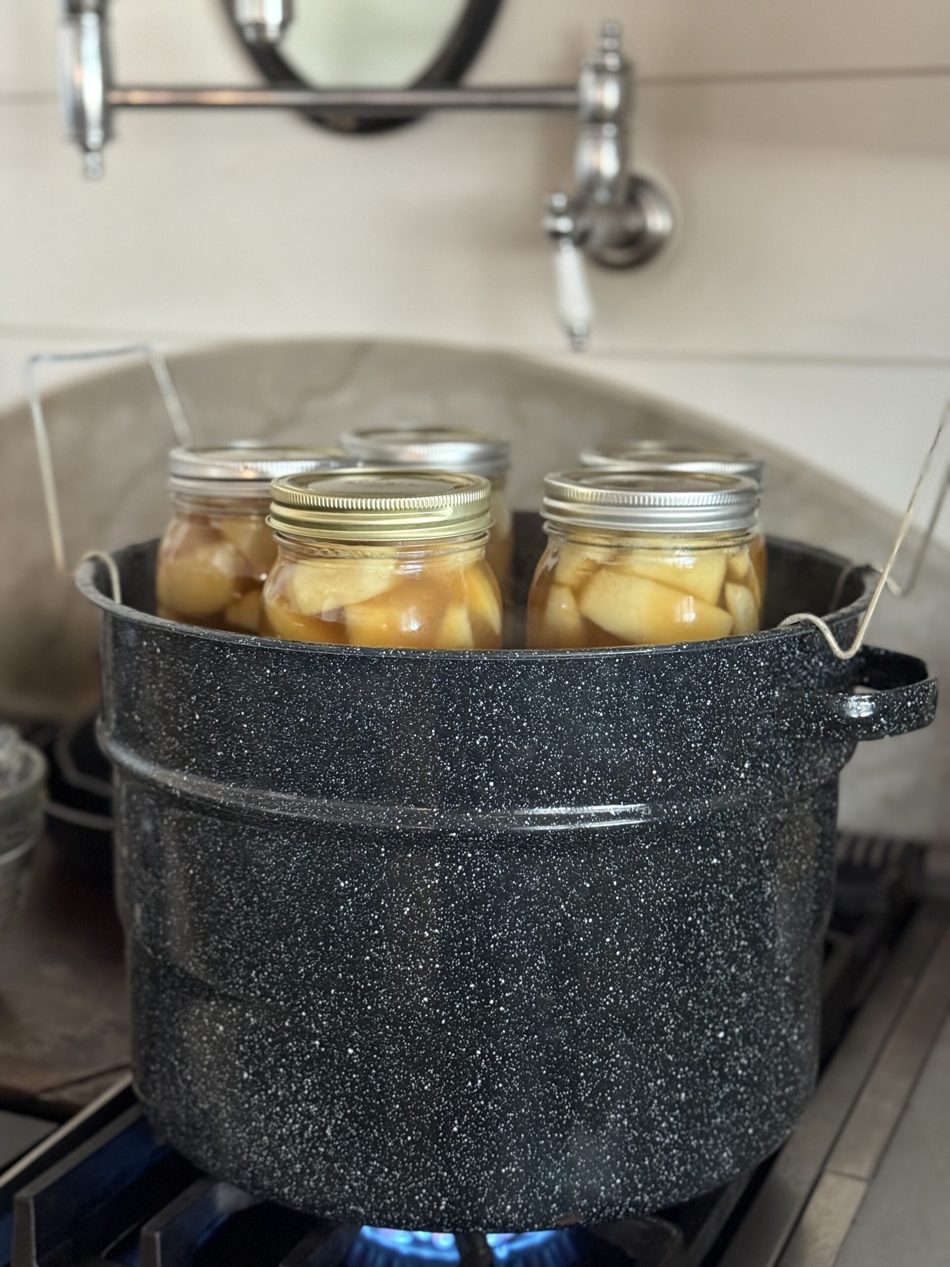 How to Can Sliced Apples - littlehousesimpleliving.com